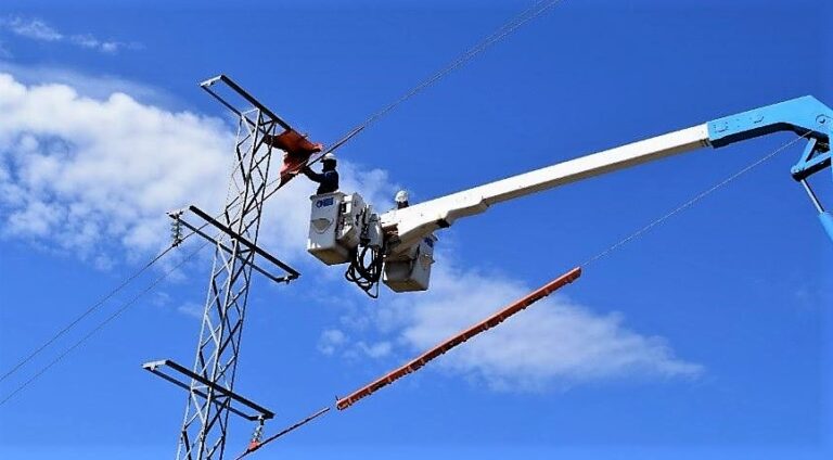 Endesa protege los postes eléctricos de Linares para reducir la ...