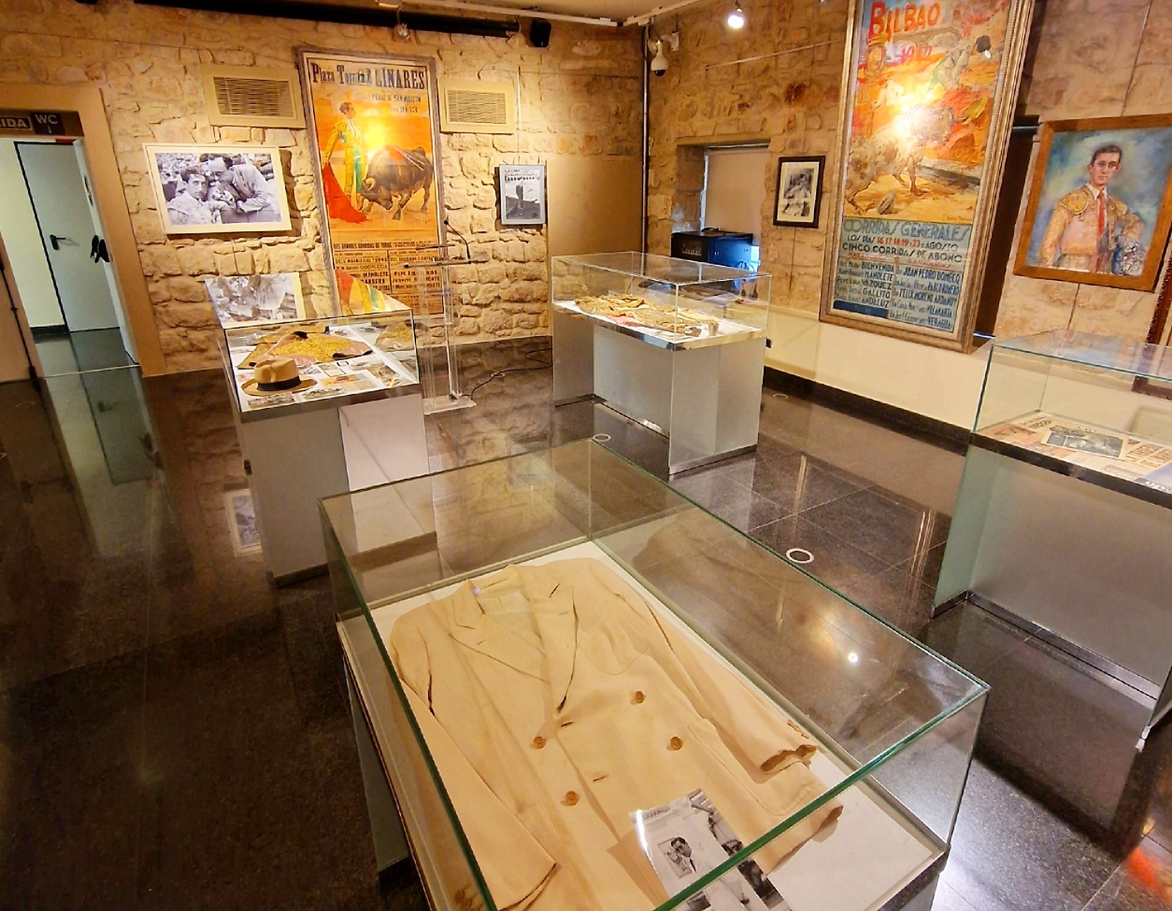 Linares rinde tributo a Manolete en el 75 aniversario de su muerte - El ...